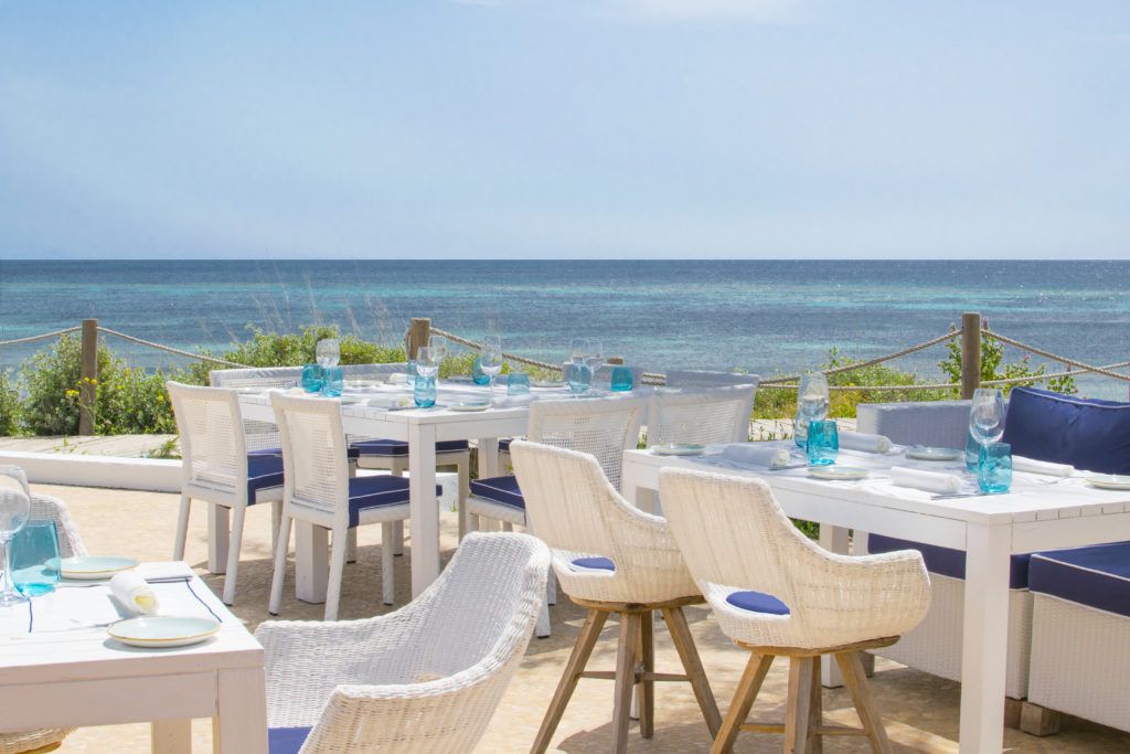 press-gallery-restaurant-gecko-beach-club-formentera-sea-views-lunch ...